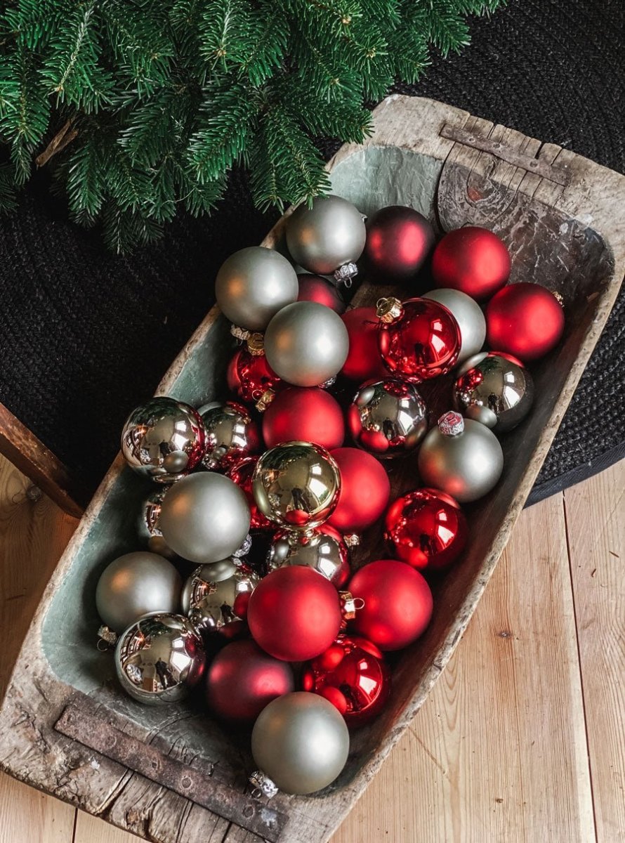 Red Christmas Balls in 16-Pack - Shiny and Matt Finish