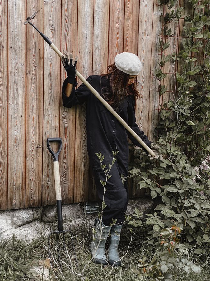 Premium Garden Hoe - Hoe Deluxe in matte black steel